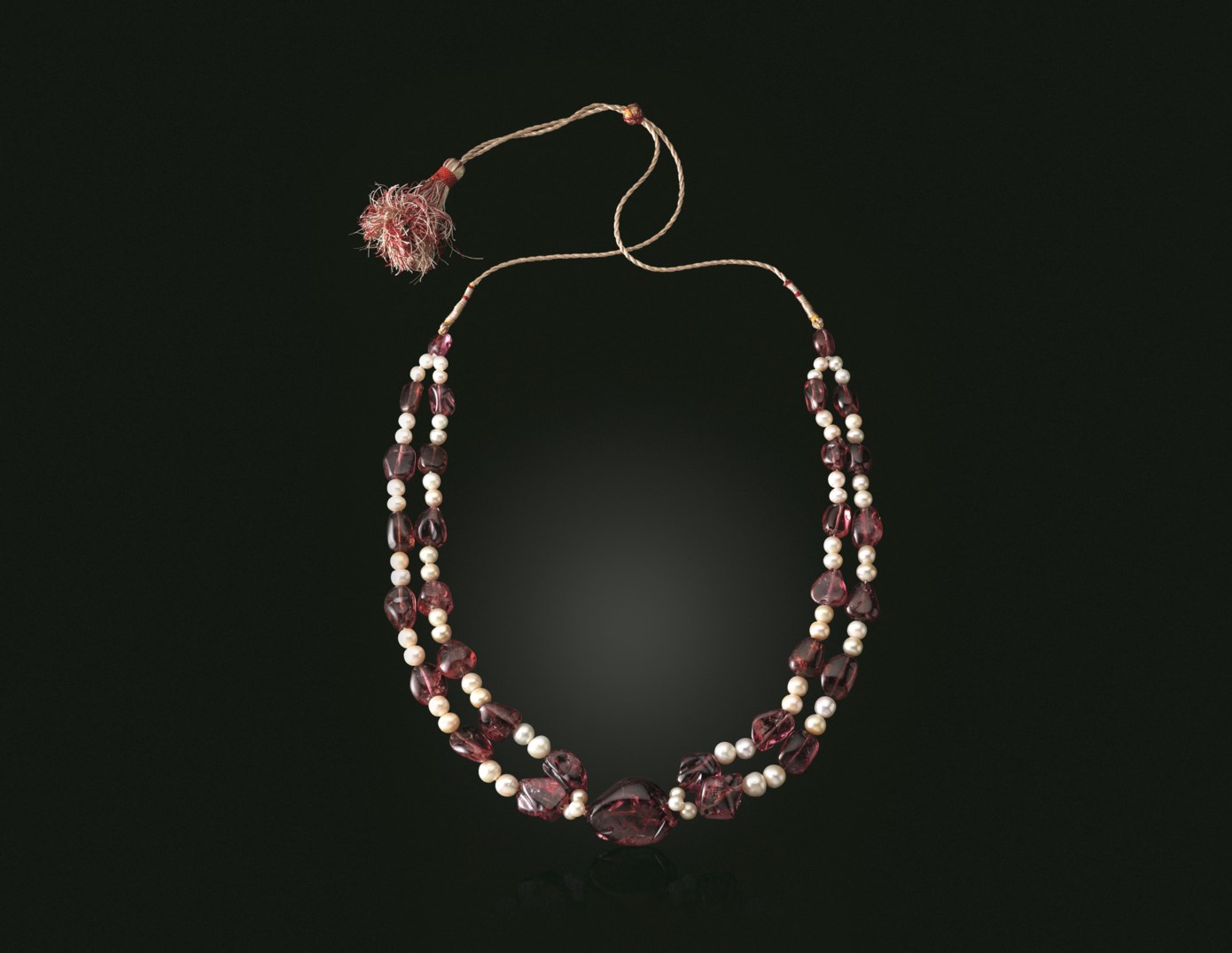AN ANTIQUE IMPERIAL SPINEL AND PEARL NECKLACE