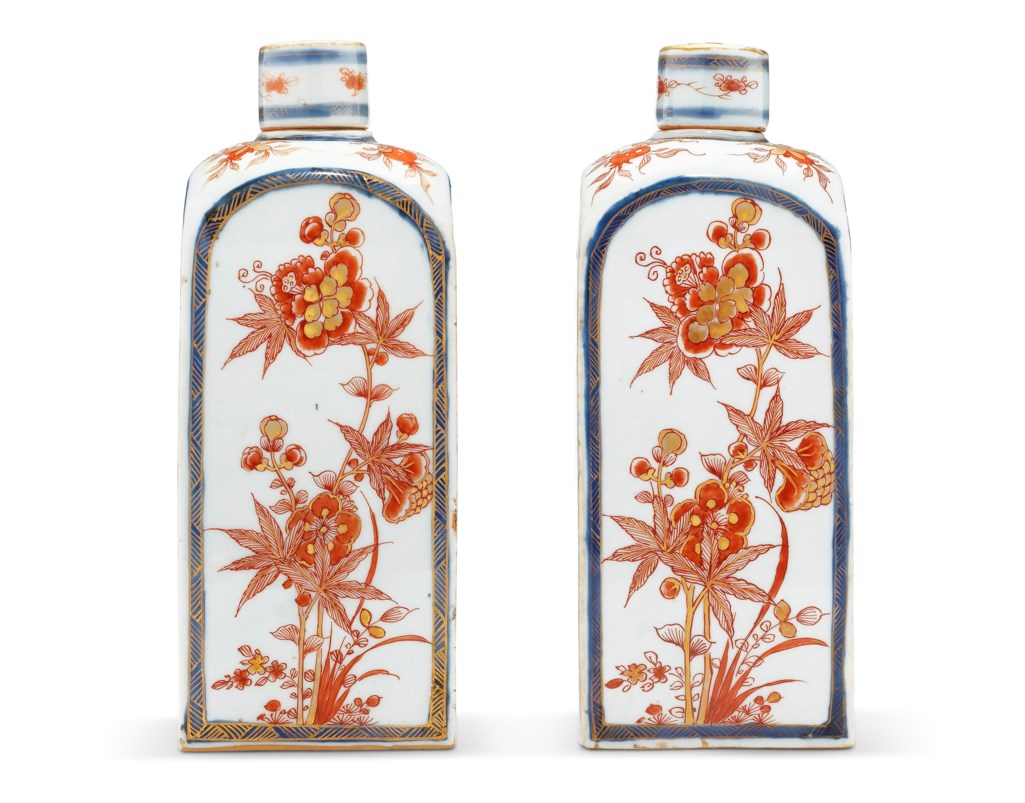 A PAIR OF CHINESE IMARI GIN BOTTLES AND COVERS, KANGXI PERIOD, CIRCA ...