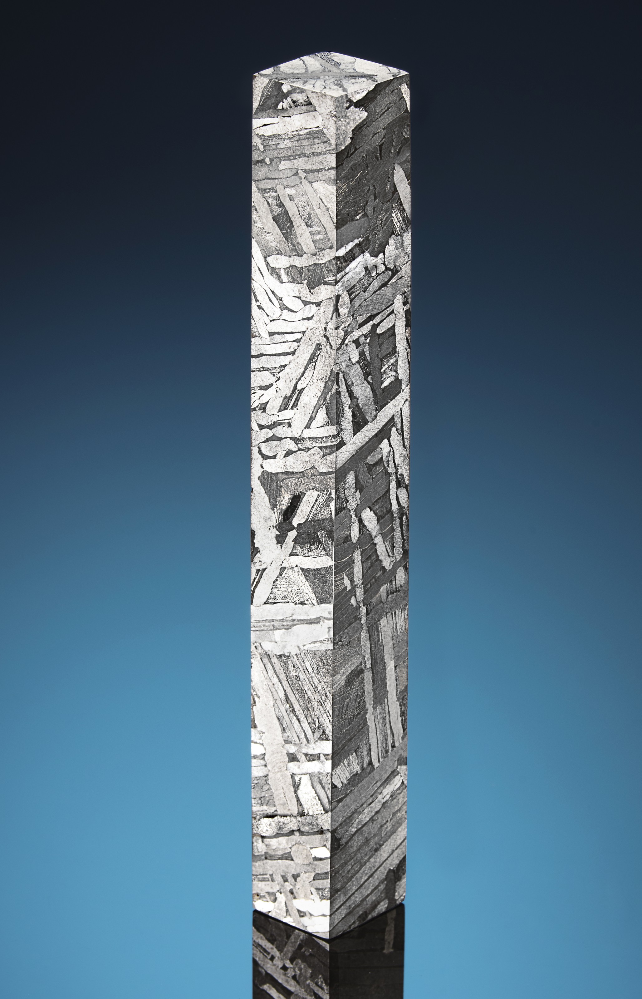 SEYMCHAN METEORITE — RESPLENDENT COARSE OCTAHEDRAL CRYSTALLINE PATTERN ...