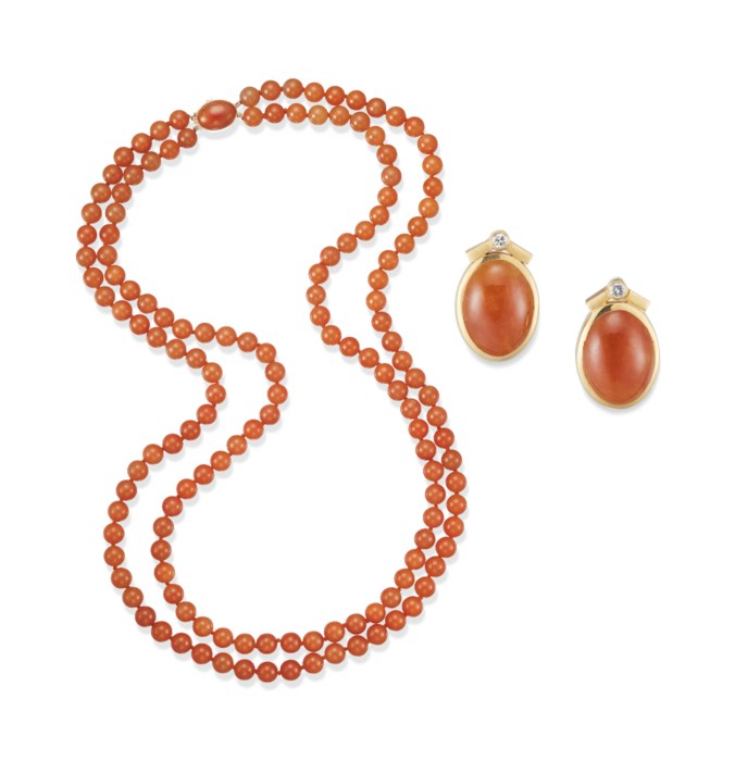 A SUITE OF RUSSET JADE, DIAMOND AND GOLD JEWELRY, RETAILED BY GUMP'S ...