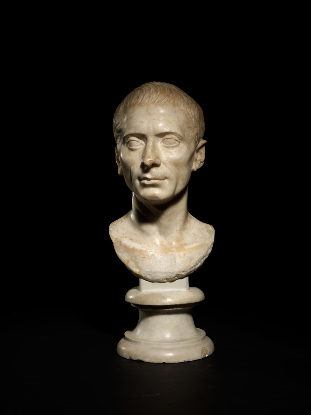 A ROMAN MARBLE PORTRAIT BUST OF A MAN, LATE REPUBLICAN, CIRCA 1ST ...