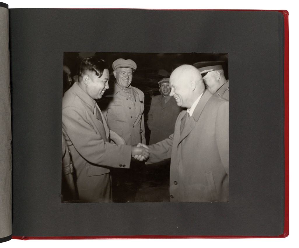 Mao Zedong (1893-1976), Signed photograph album, memento of the visit ...