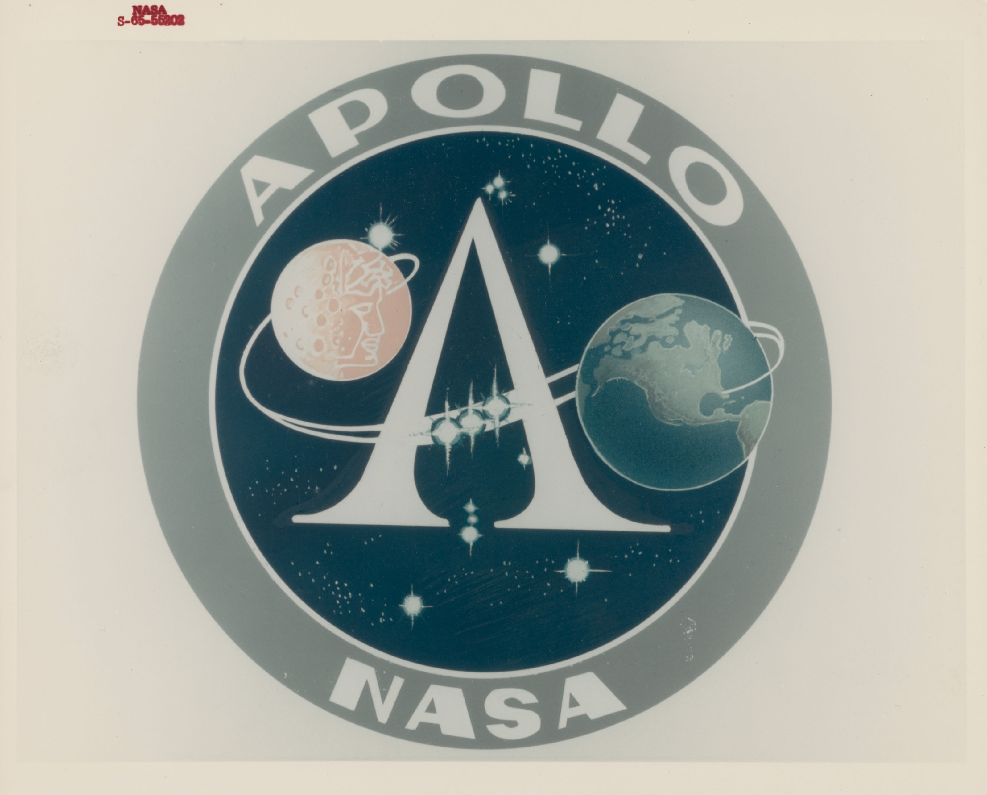 Official emblem of the Apollo missions; test flight of the first Lunar ...