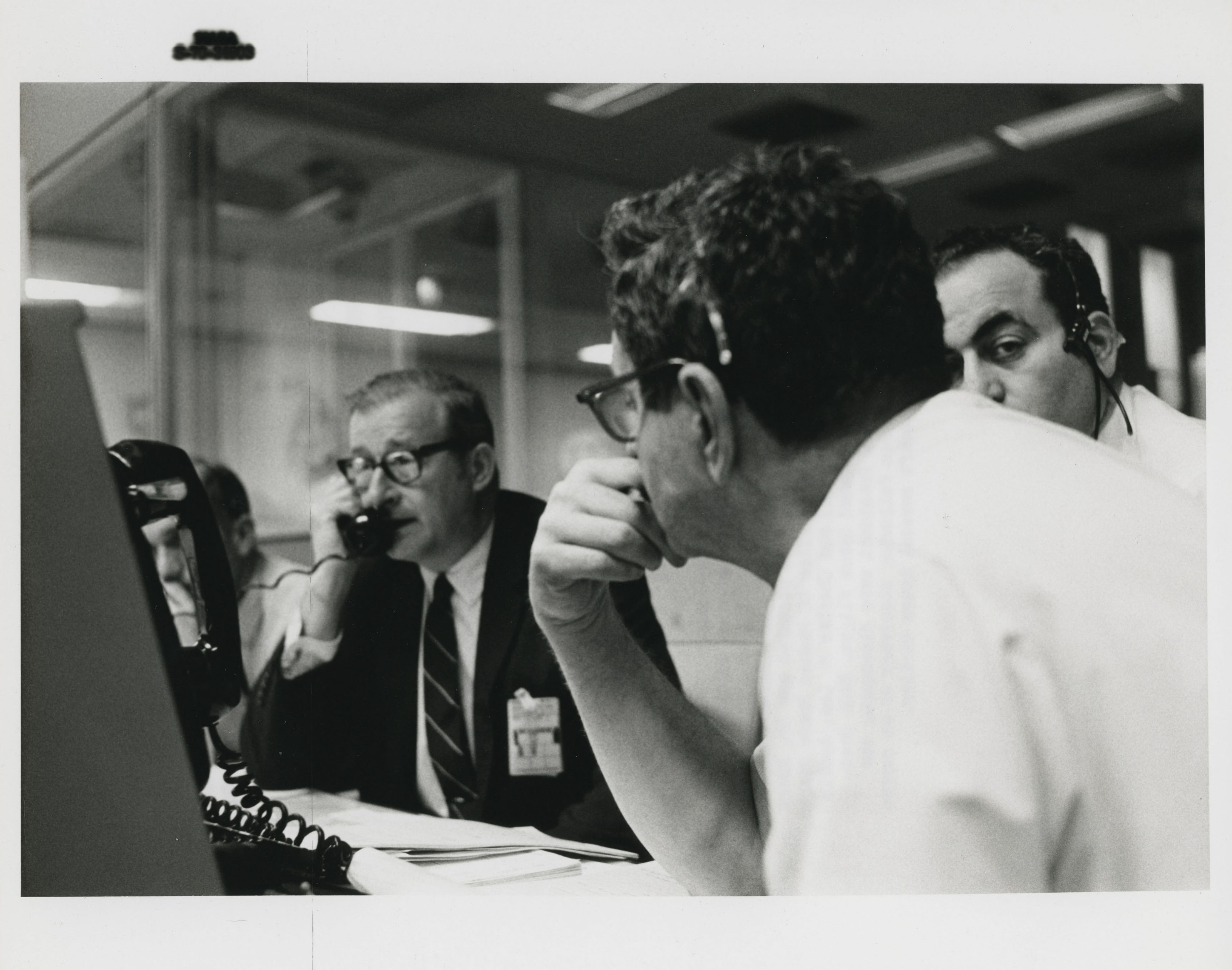 “Houston, we’ve had a problem”, Mission Control; the damaged Service ...