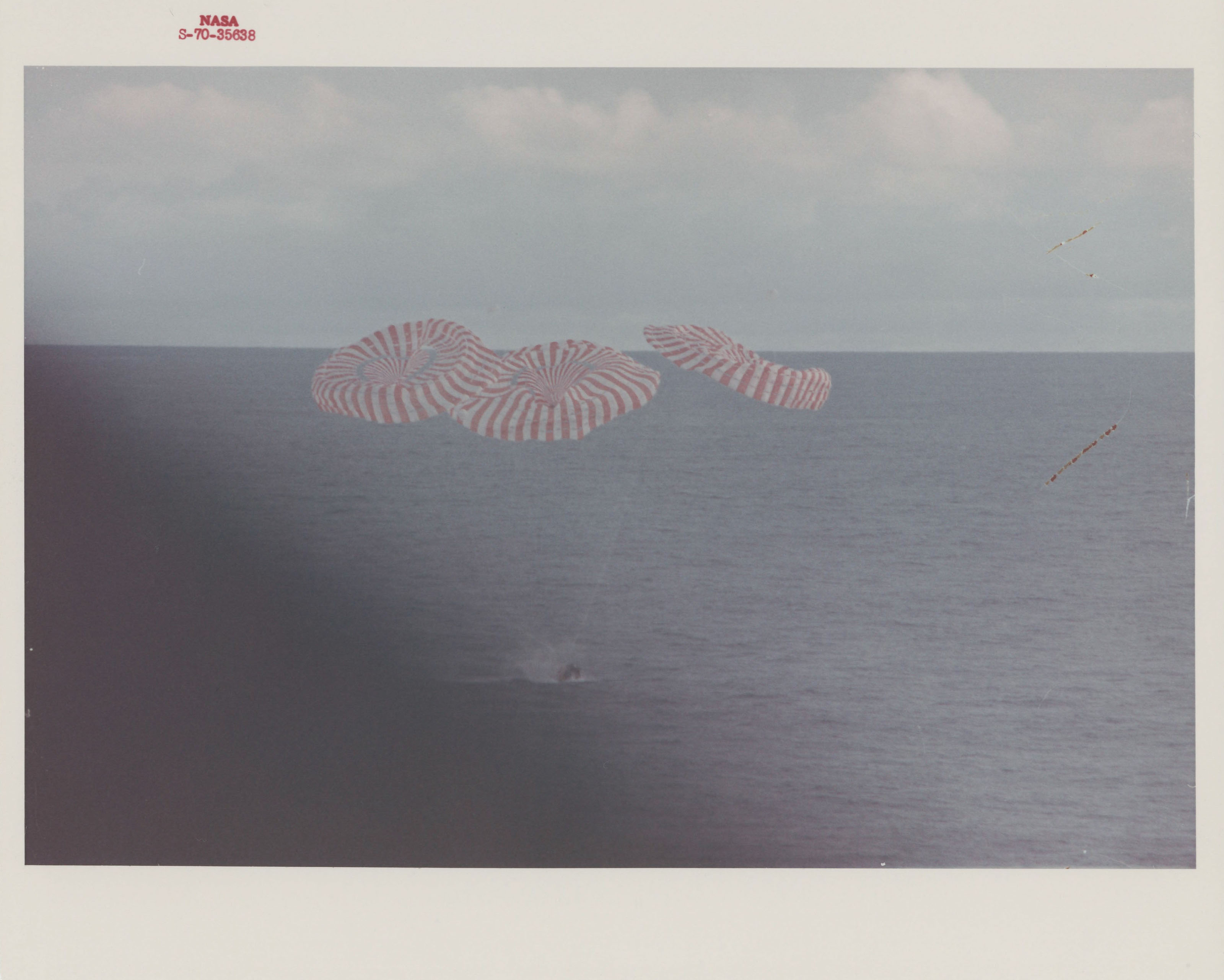 The CM Odyssey landing in the Pacific Ocean after the most perilous ...