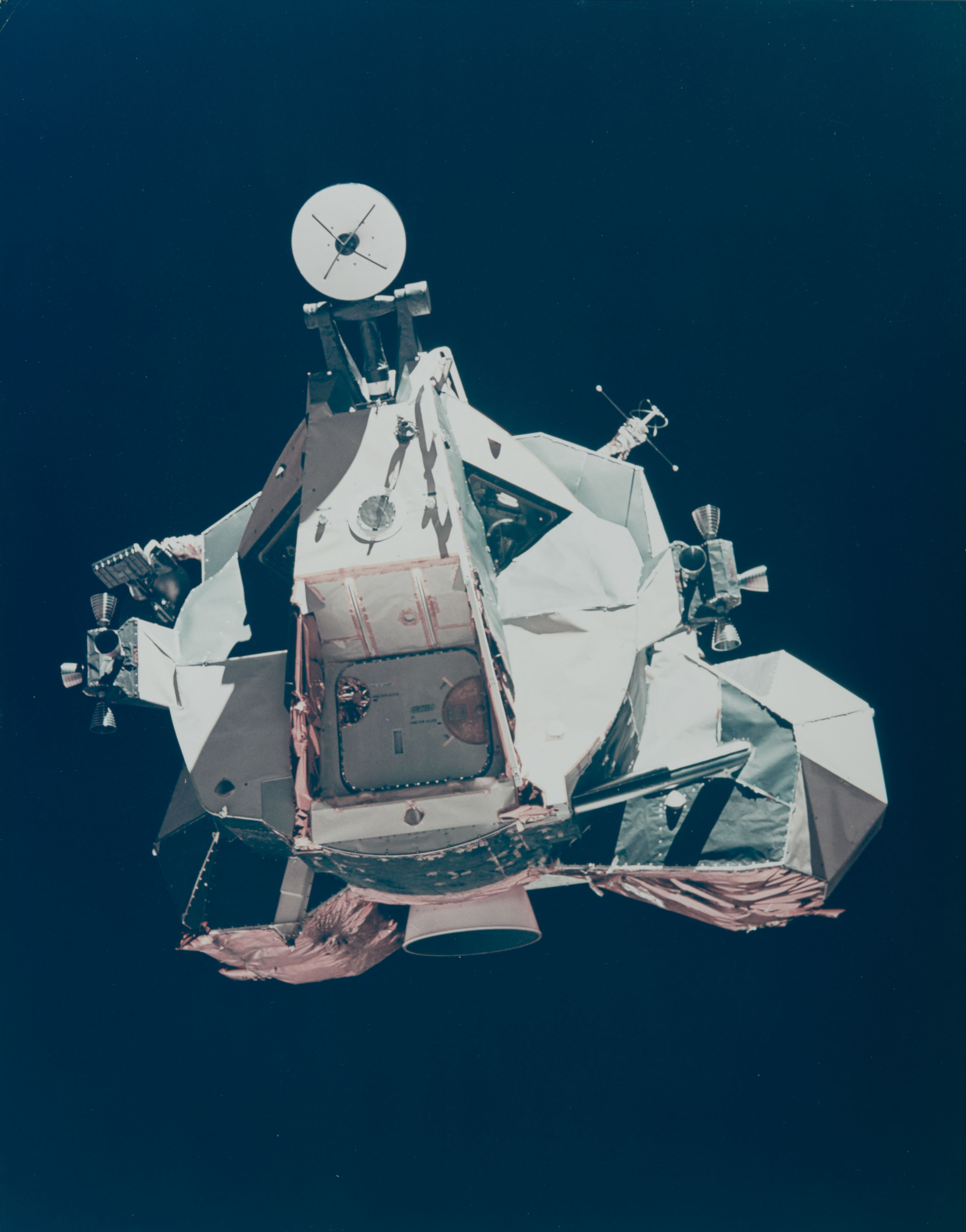 [Large Format] The ascent stage of the Lunar Module Challenger ...