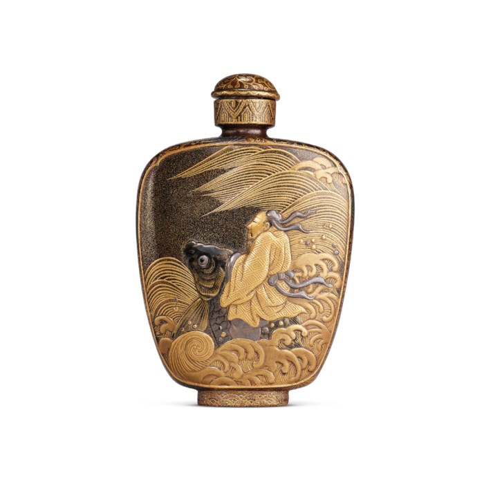 A VERY RARE JAPANESE EMBELLISHED LACQUER SNUFF BOTTLE, JAPAN, 1840-1880 ...