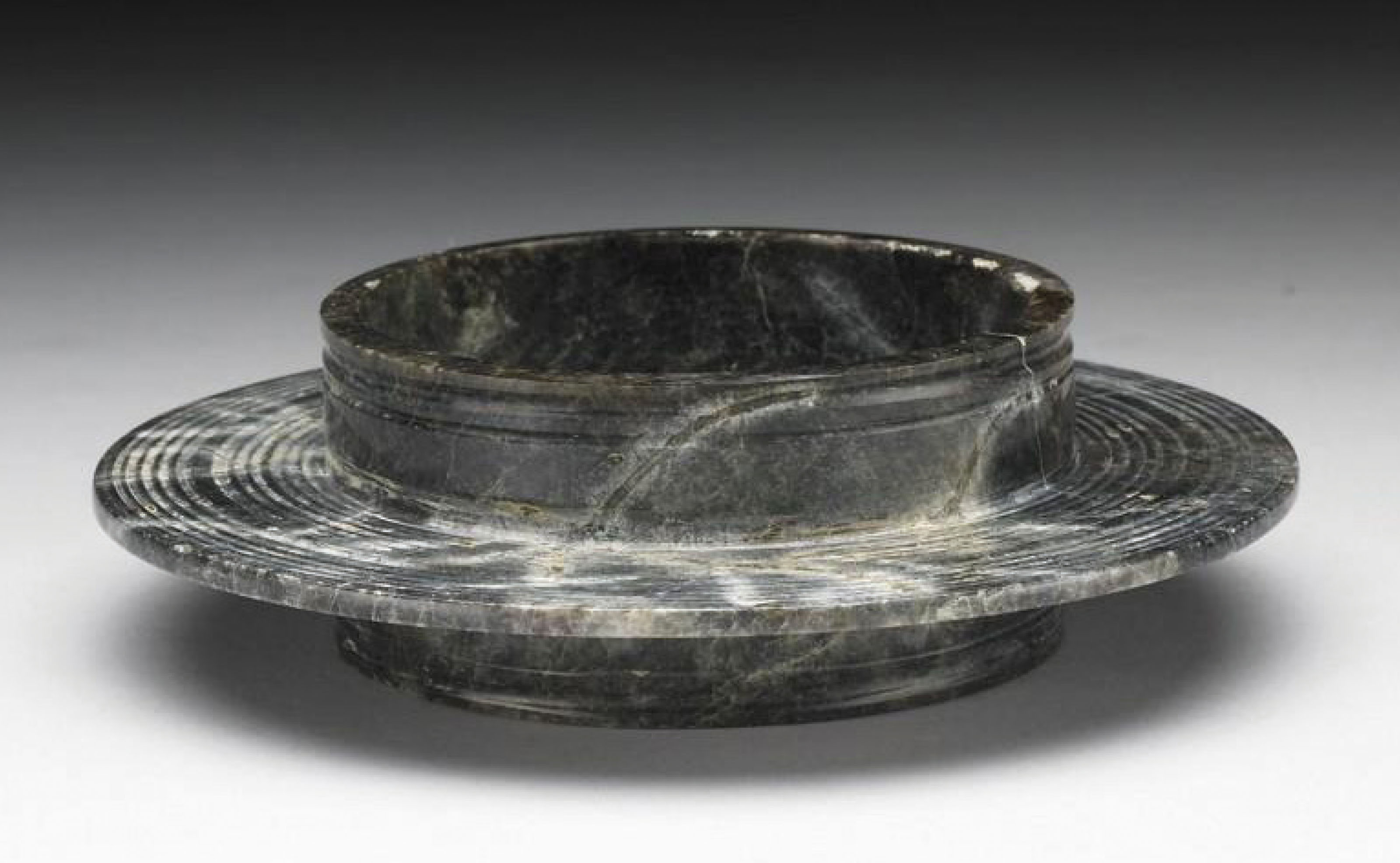 AN OPAQUE JADE COLLARED DISC