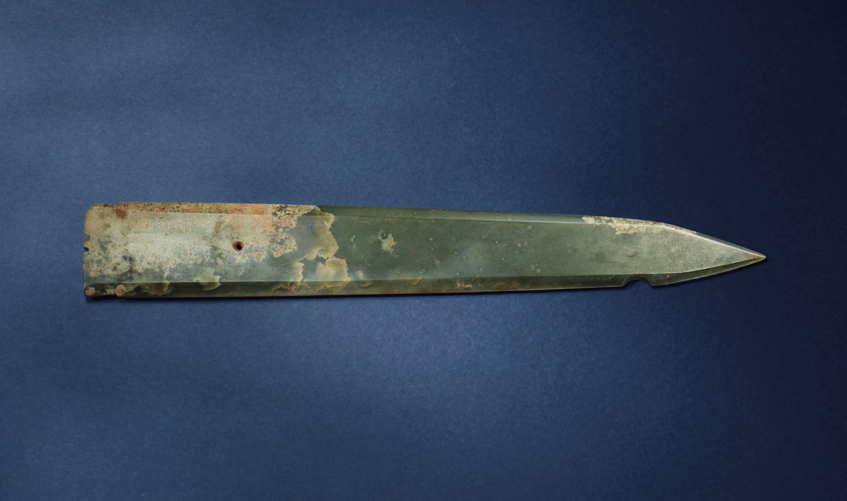 A GREEN JADE GE-HALBERD BLADE, EARLY WESTERN ZHOU DYNASTY, C. MID-11TH ...