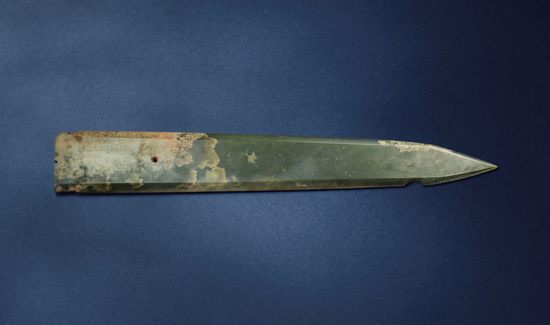 A GREEN JADE GE-HALBERD BLADE, EARLY WESTERN ZHOU DYNASTY, C. MID-11TH ...