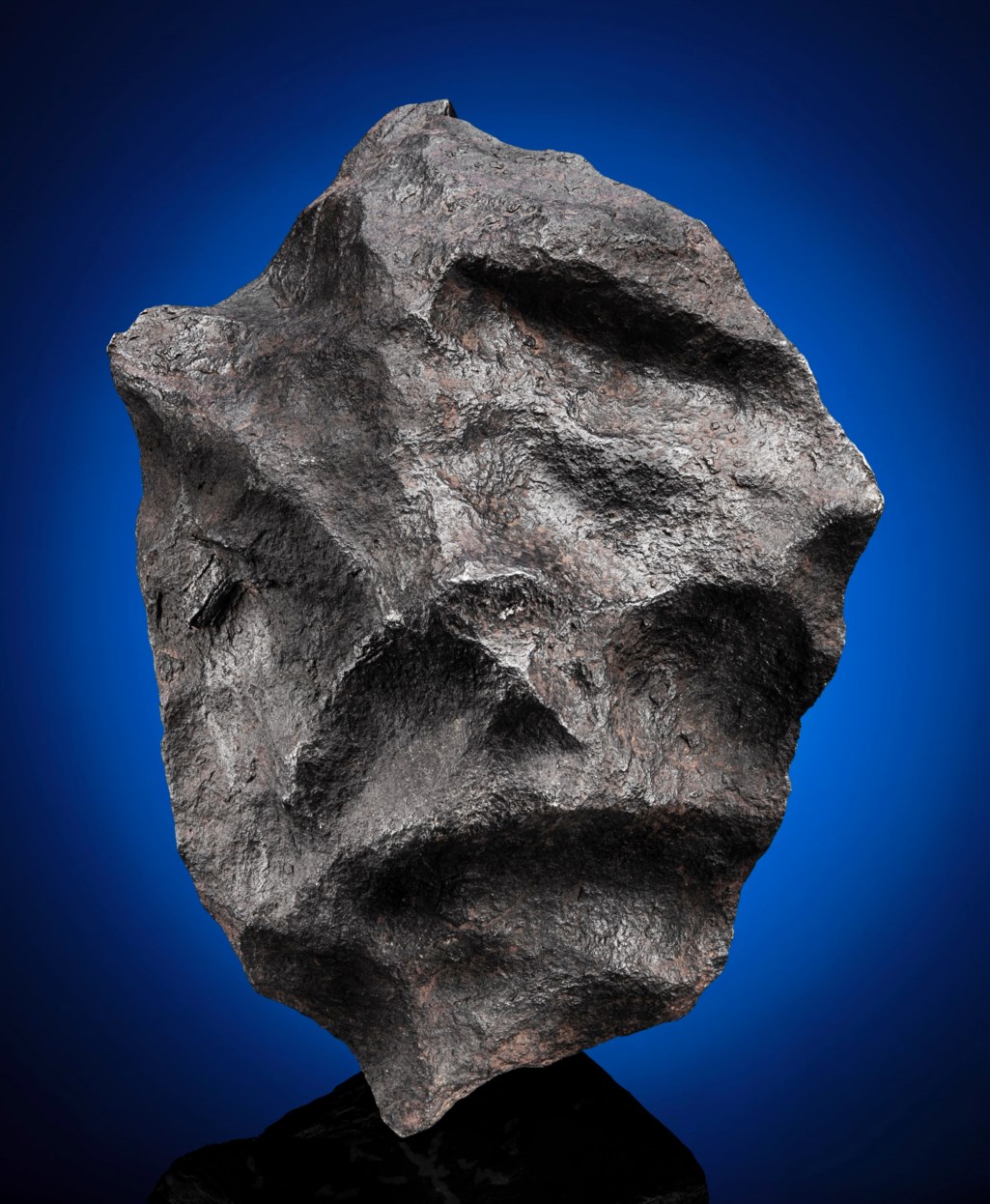 GIBEON METEORITE CRYSTALLINE FRAGMENT — INTERIOR AND EXTERIOR REVEALED ...