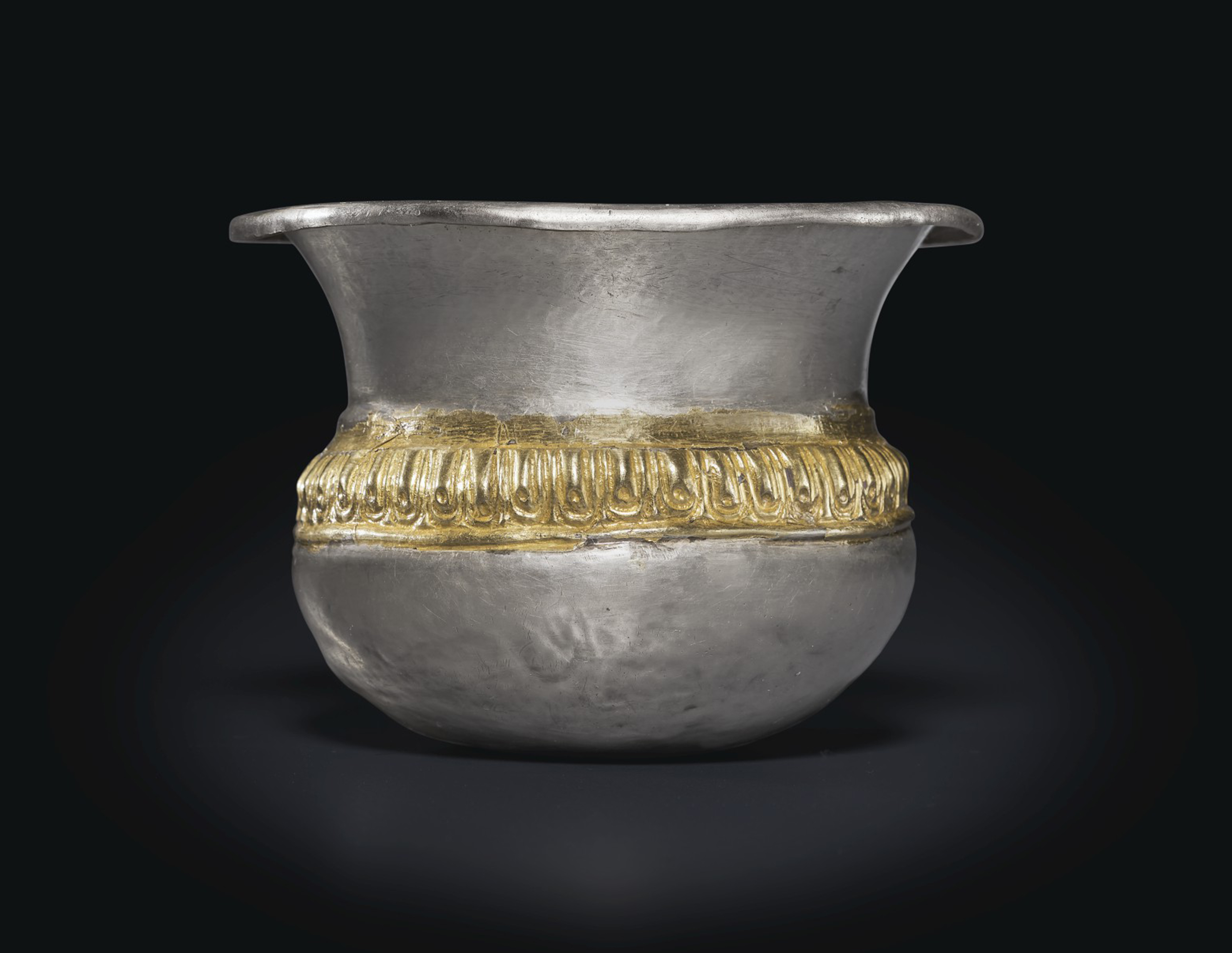 A THRACIAN PARCEL GILT SILVER CALYX CUP, CIRCA 4TH CENTURY B.C ...