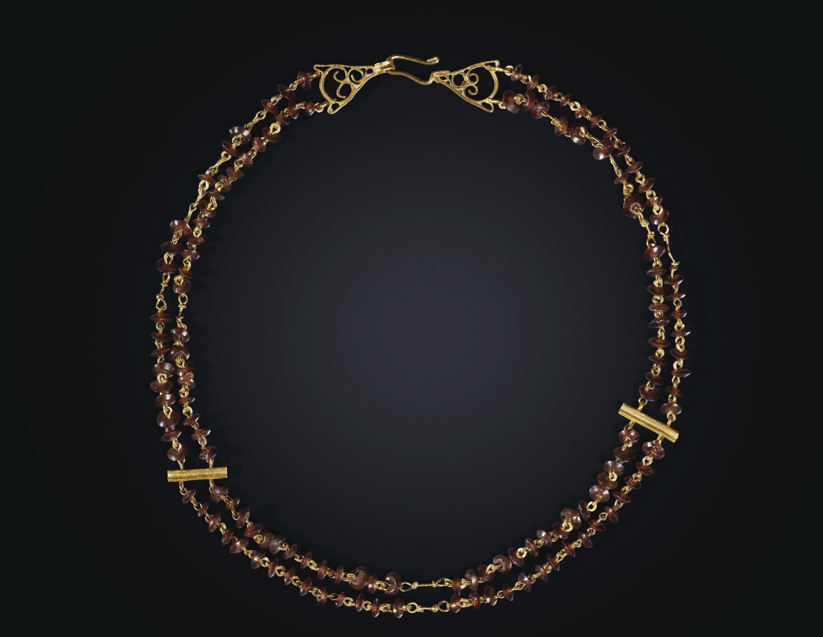 A ROMAN GOLD AND GARNET BEAD NECKLACE, CIRCA 3RD-4TH CENTURY A.D ...