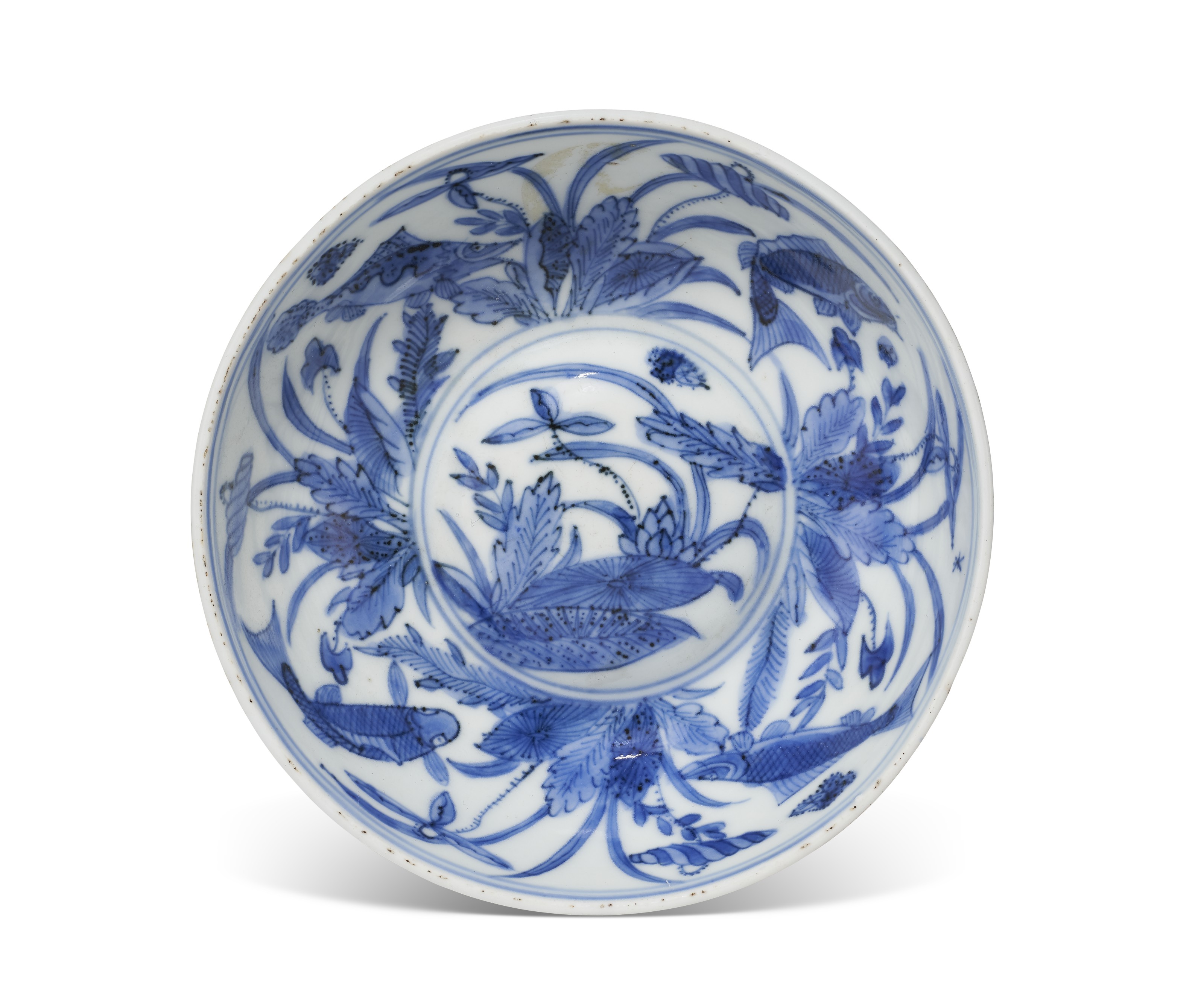 A SMALL BLUE AND WHITE SHALLOW BOWL, 17TH CENTURY | Christie’s