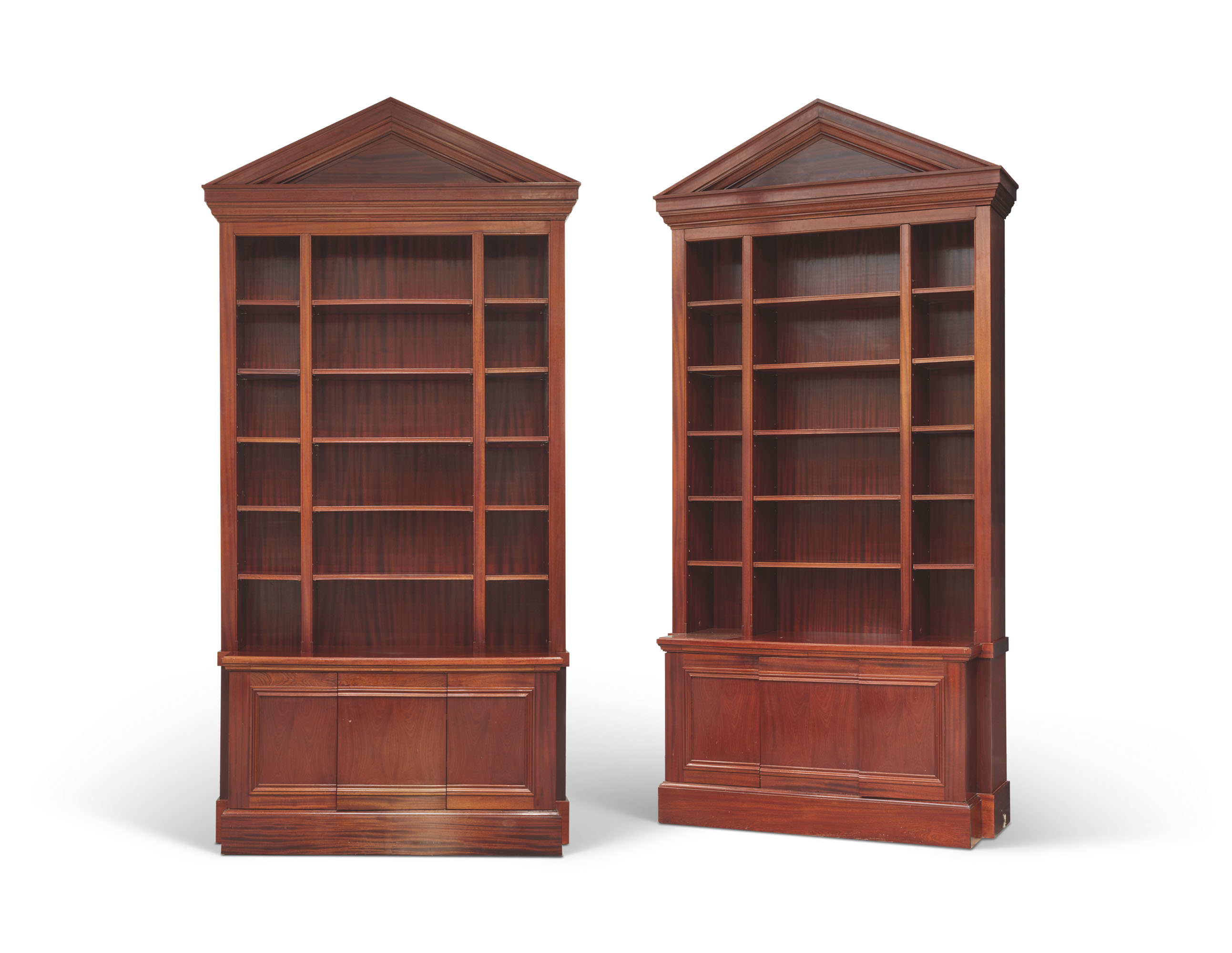 PAIRE DE BIBLIOTHEQUES MODERNES, XXe SIECLE | Christie’s