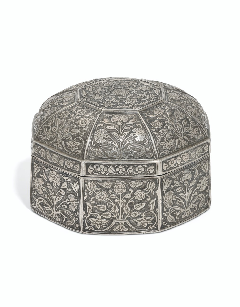 A REPOUSSÉ SILVER BOX AND COVER (PANDAN), DECCAN OR MUGHAL INDIA, LATE ...