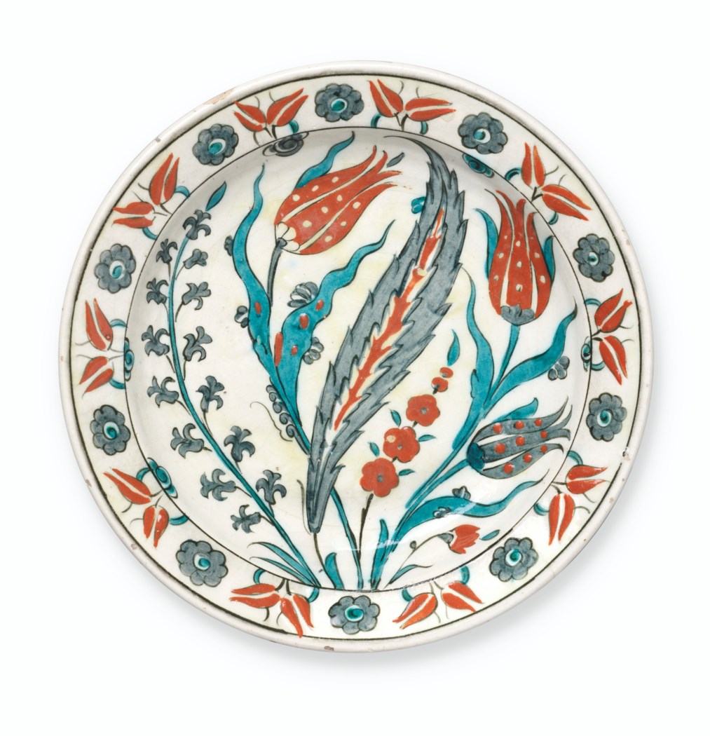 AN IZNIK POTTERY DISH, OTTOMAN TURKEY, LATE 16TH CENTURY | Christie's