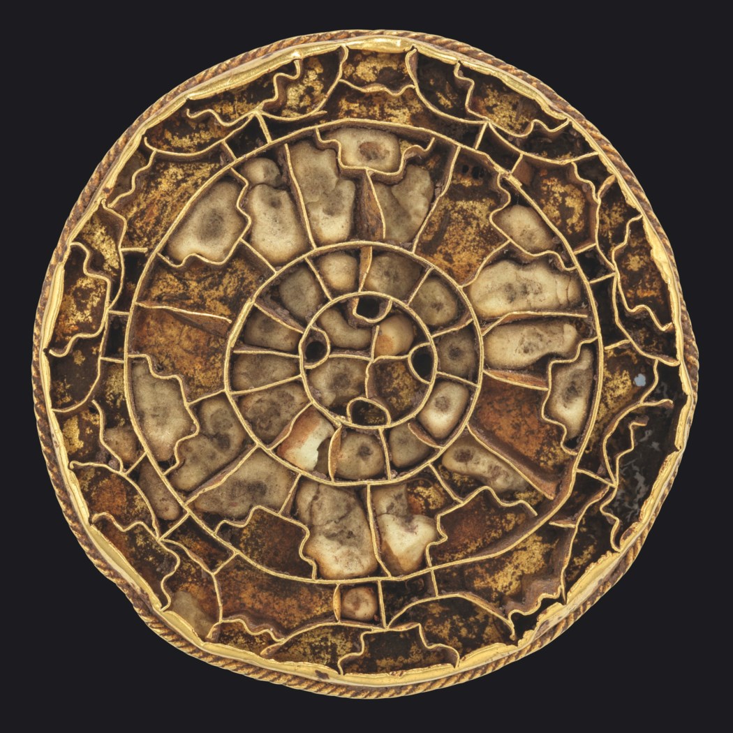 A MEROVINGIAN GOLD DISC BROOCH, CIRCA SECOND HALF OF THE 6TH CENTURY A ...