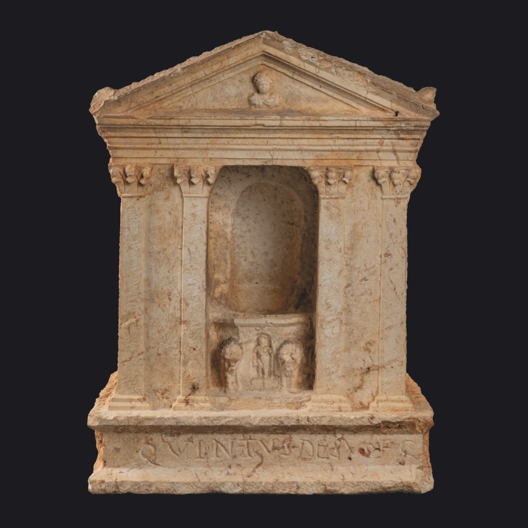 A ROMAN MARBLE LARARIUM, CIRCA 2ND CENTURY A.D. | Christie's