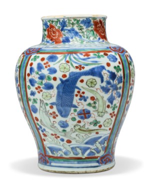 TWO CHINESE WUCAI VASES, MING DYNASTY, 17TH CENTURY | Christie's