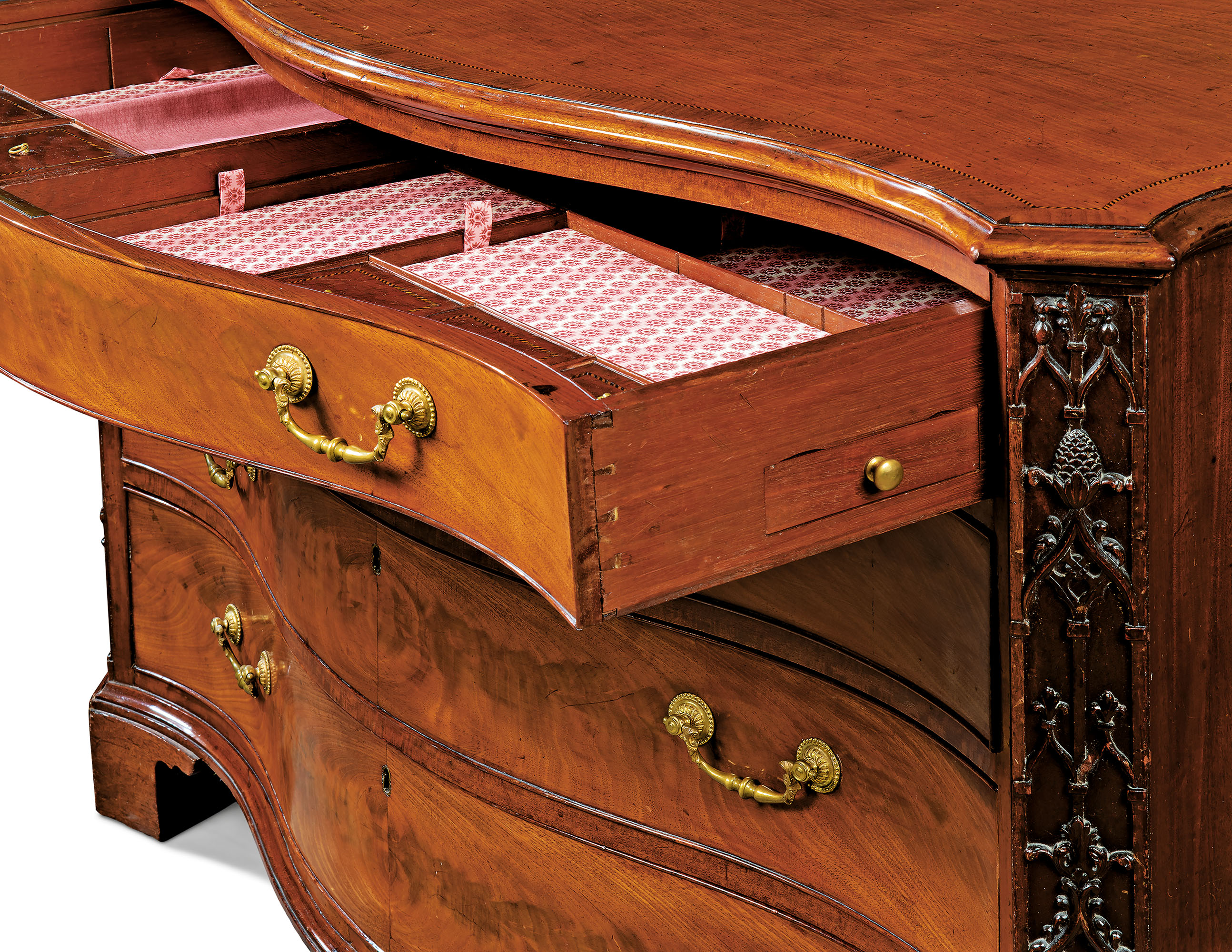 A GEORGE III MAHOGANY SERPENTINE DRESSING-COMMODE