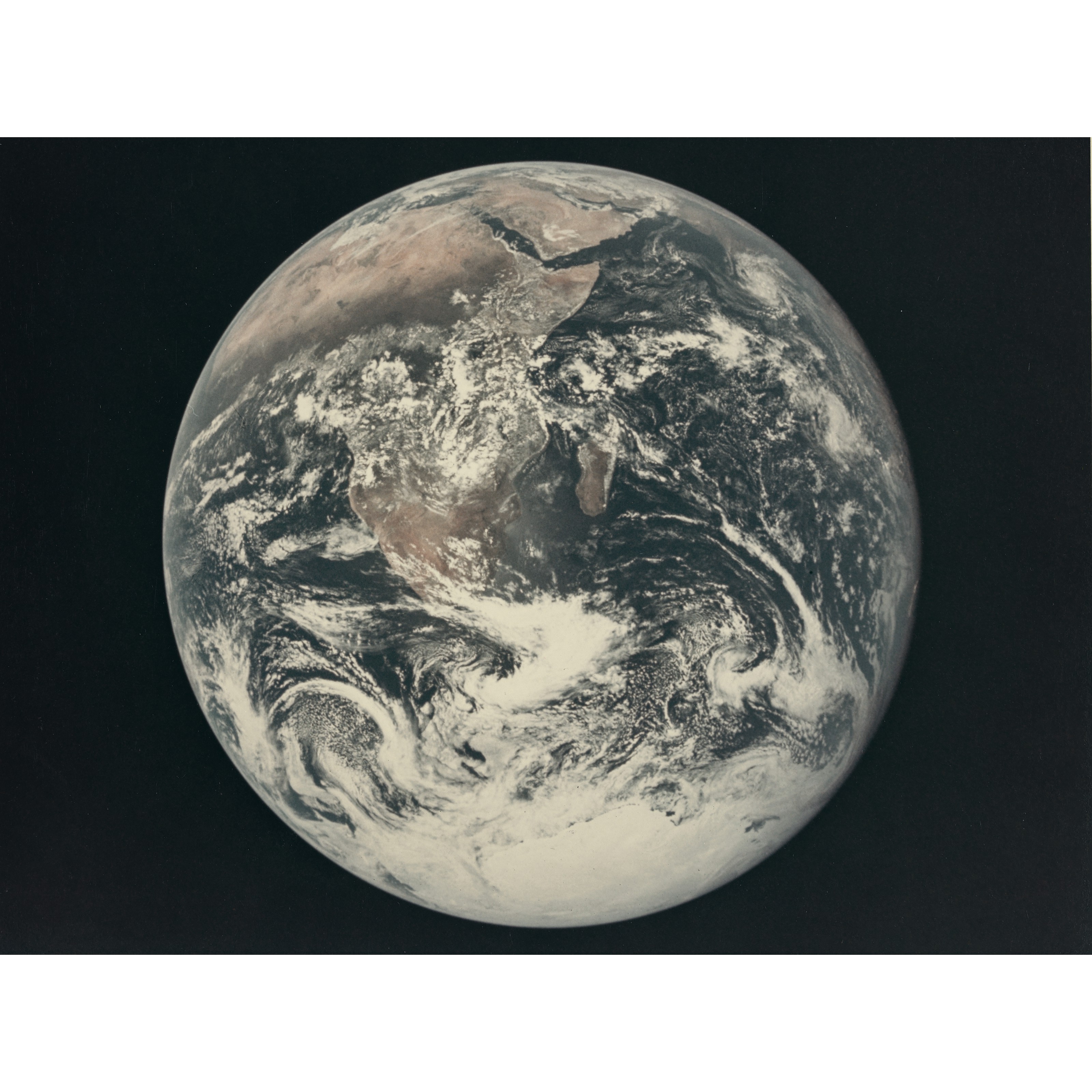 THE “BLUE MARBLE”, FIRST PHOTOGRAPH OF THE FULL EARTH SEEN BY HUMAN ...