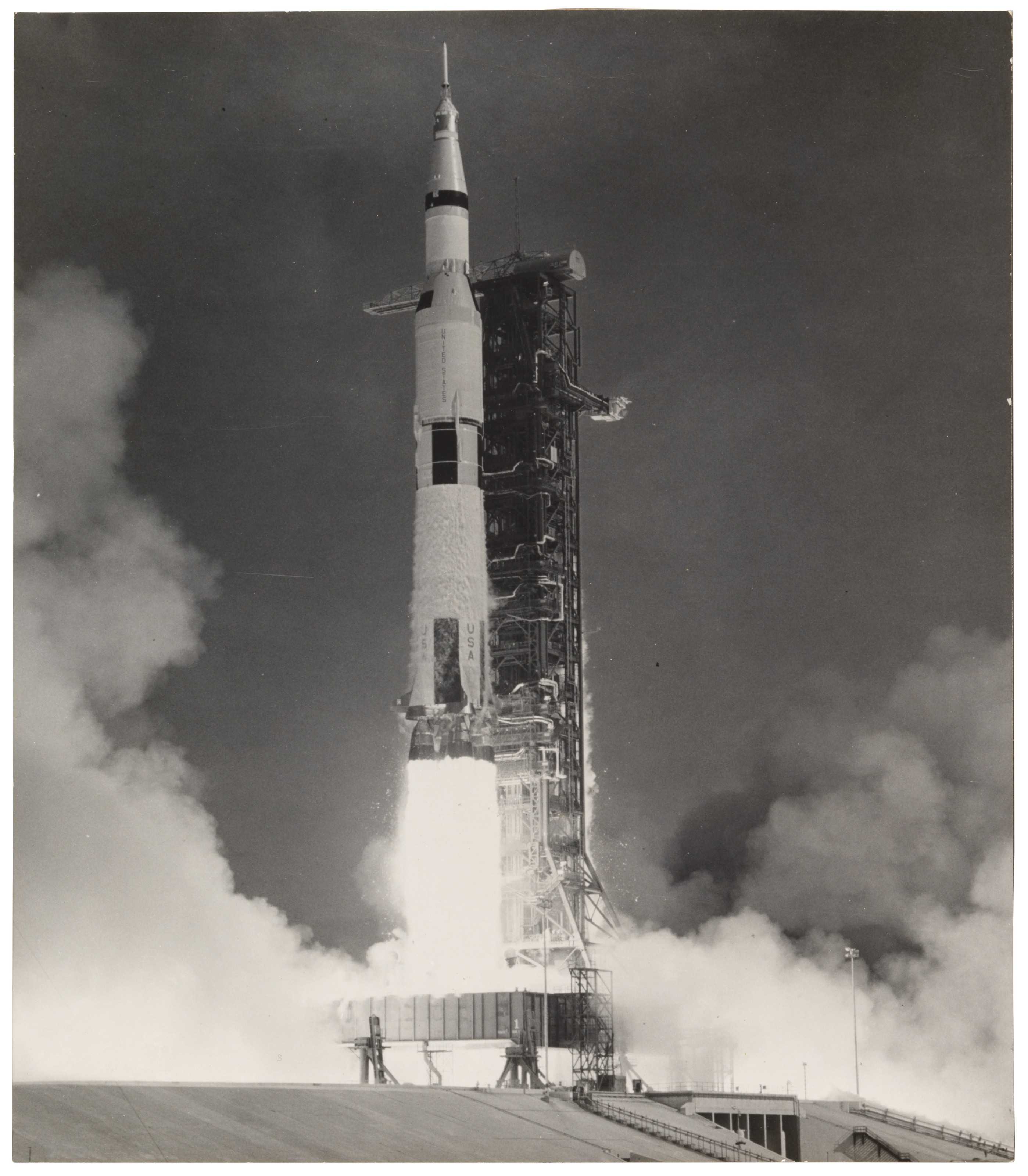 rocket ship apollo 11