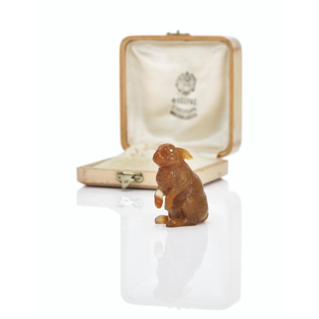 A JEWELLED AGATE MODEL OF A RABBIT