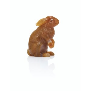A JEWELLED AGATE MODEL OF A RABBIT