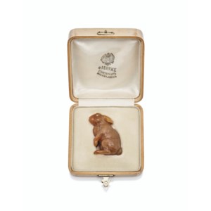 A JEWELLED AGATE MODEL OF A RABBIT