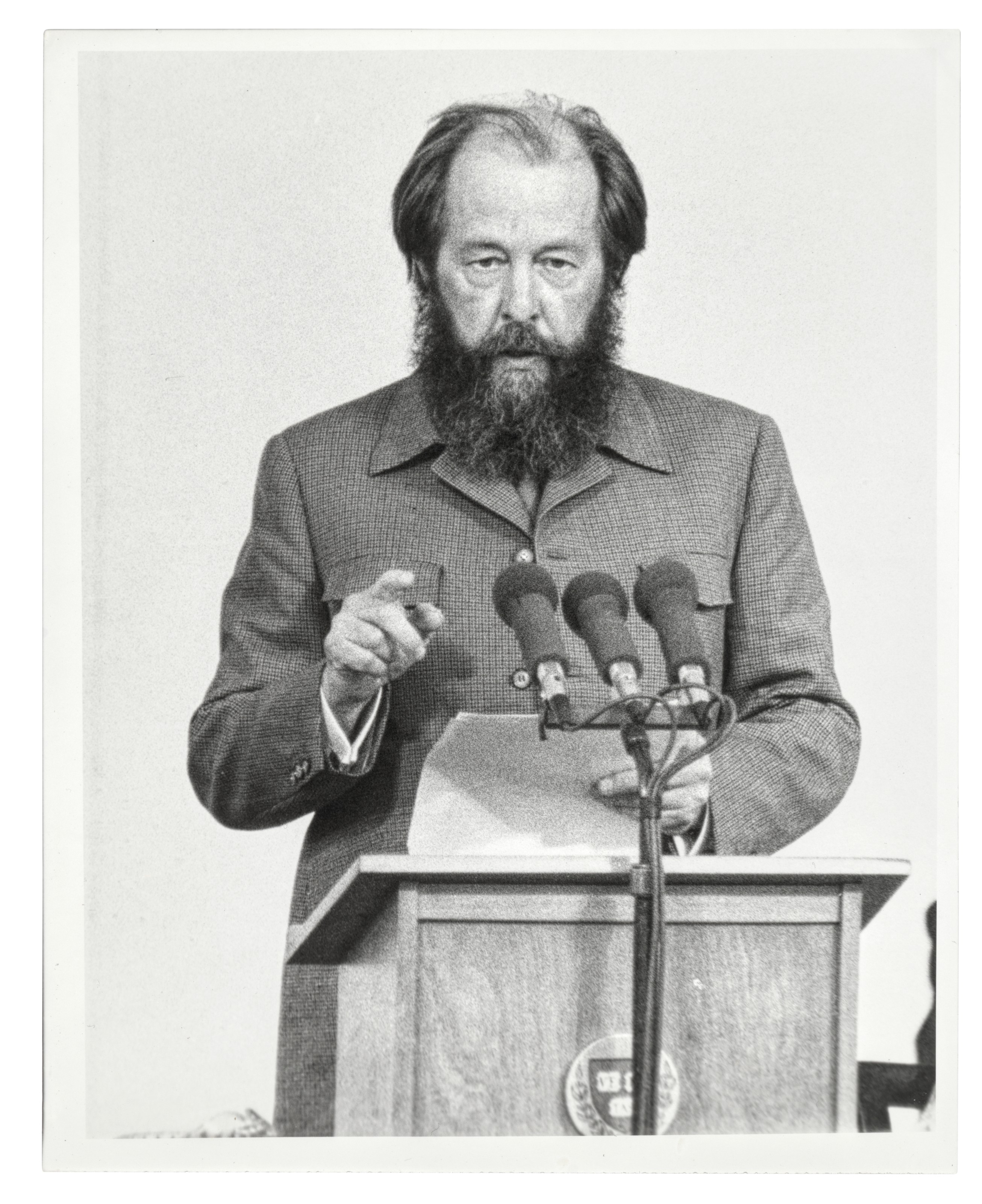 Aleksandr Isayevich Solzhenitsyn (1918-2008), Photograph signed. 1982 ...
