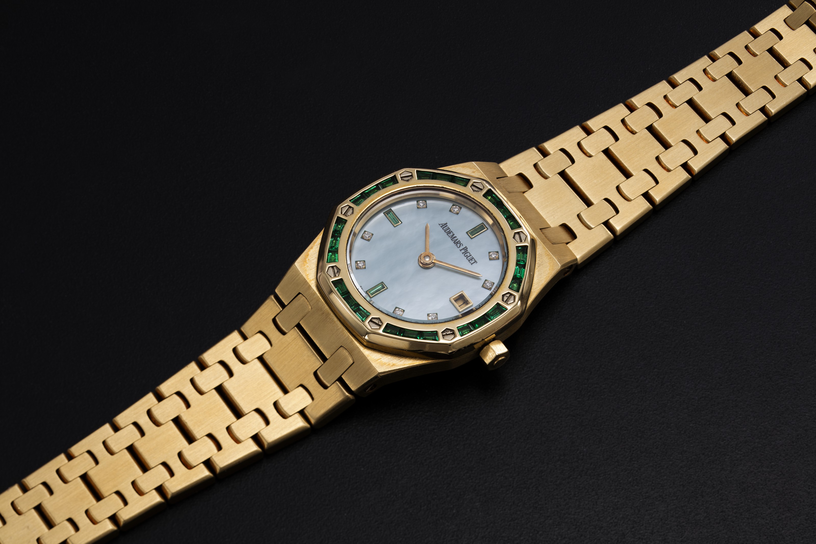 AUDEMARS PIGUET, A LADIES GOLD ROYAL OAK WITH MOTHER OF PEARL DIAL WITH ...