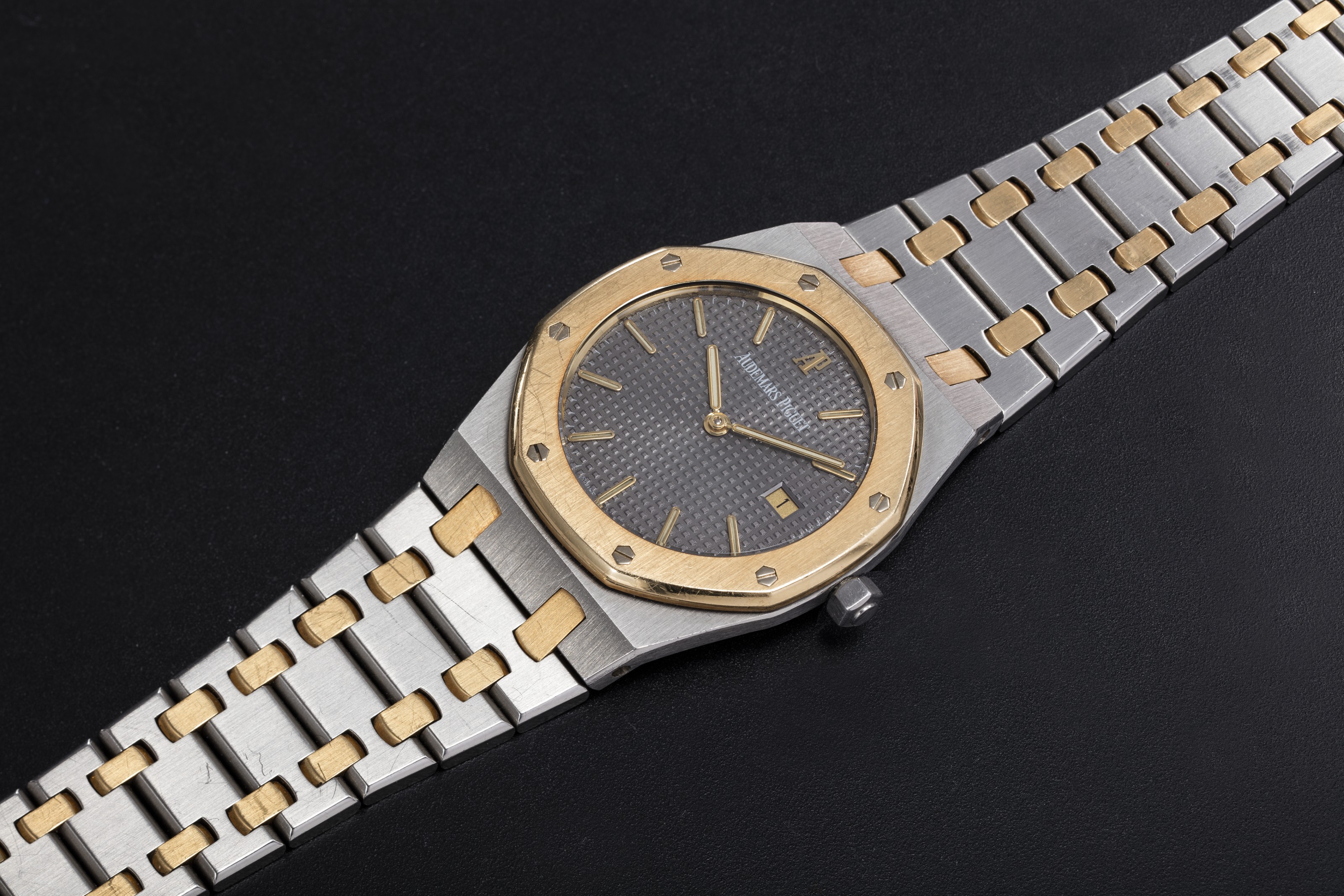 AUDEMARS PIGUET, A LADIES TWO-TONE ROYAL OAK QUARTZ WRISTWATCH, CASE ...