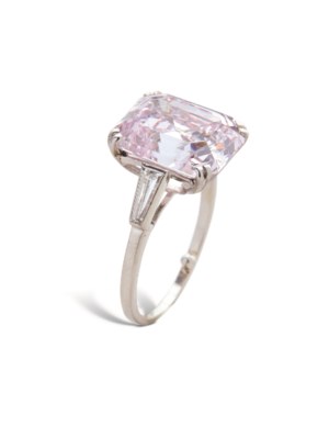 SUPERB COLOURED DIAMOND AND DIAMOND RING, BOUCHERON PARIS | Christie's