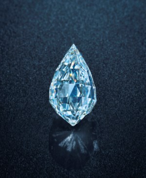 EXCLUSIVE DIAMOND PENDANT NECKLACE | Christie's