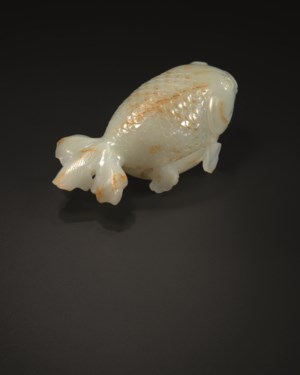 A FINELY-CARVED WHITE AND RUSSET JADE 'GOLDFISH' BOX AND COVER, QING ...