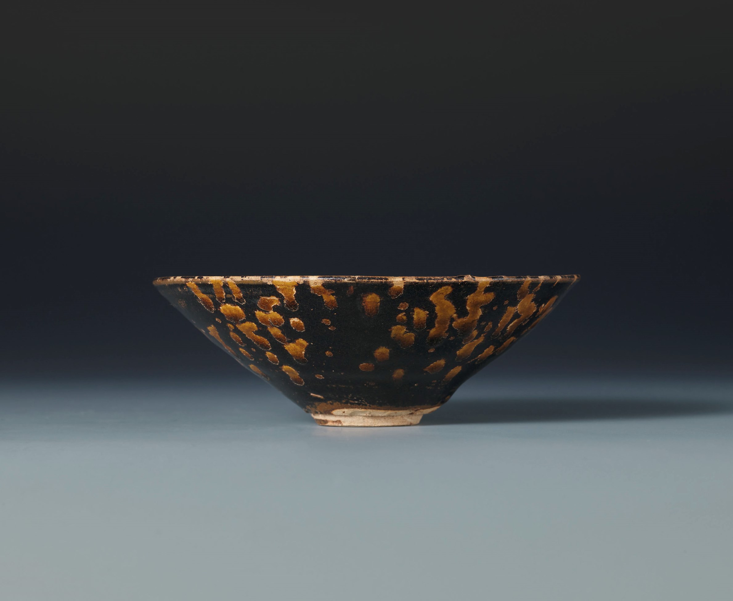 A JIZHOU ‘TORTOISE SHELL’-GLAZED TEA BOWL, SOUTHERN SONG DYNASTY (1127 ...