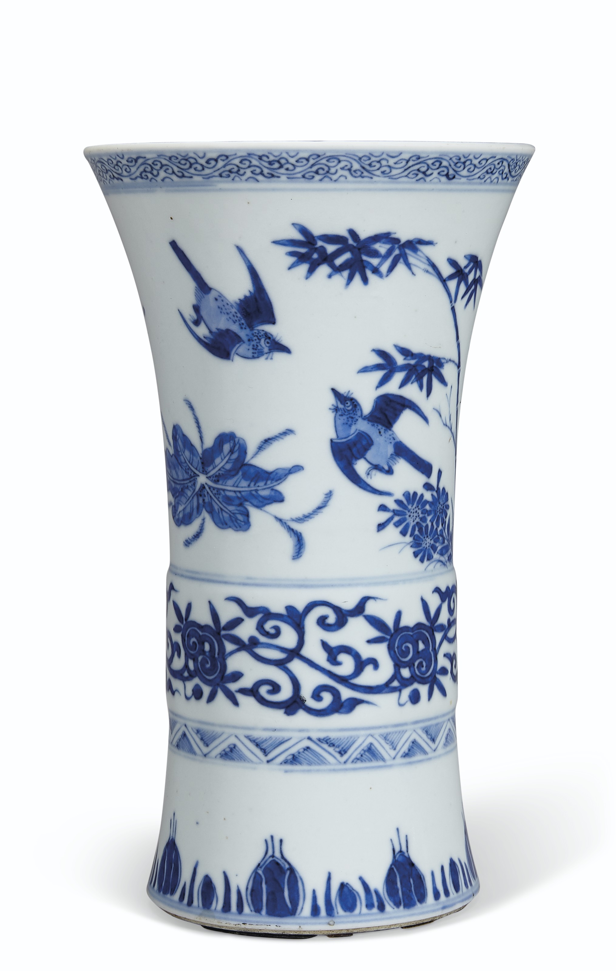 A BLUE AND WHITE BEAKER VASE, 17TH CENTURY | Christie’s