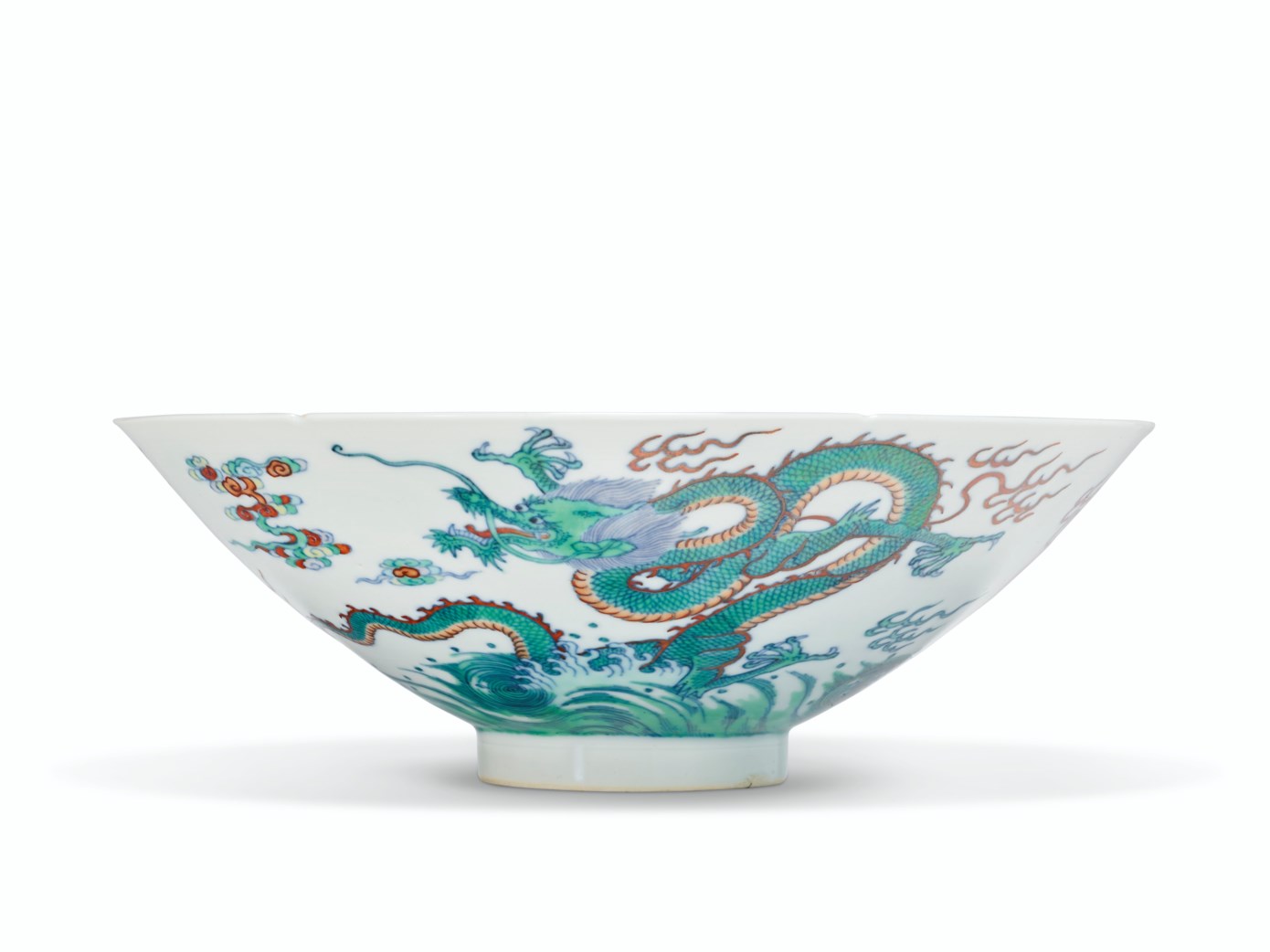 A DOUCAI 'DRAGON' BOWL, YONGZHENG SIX-CHARACTER MARK IN SEAL SCRIPT IN ...