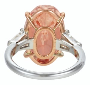 A RARE COLORED DIAMOND AND DIAMOND RING | Christie's