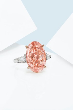 A RARE COLORED DIAMOND AND DIAMOND RING | Christie's