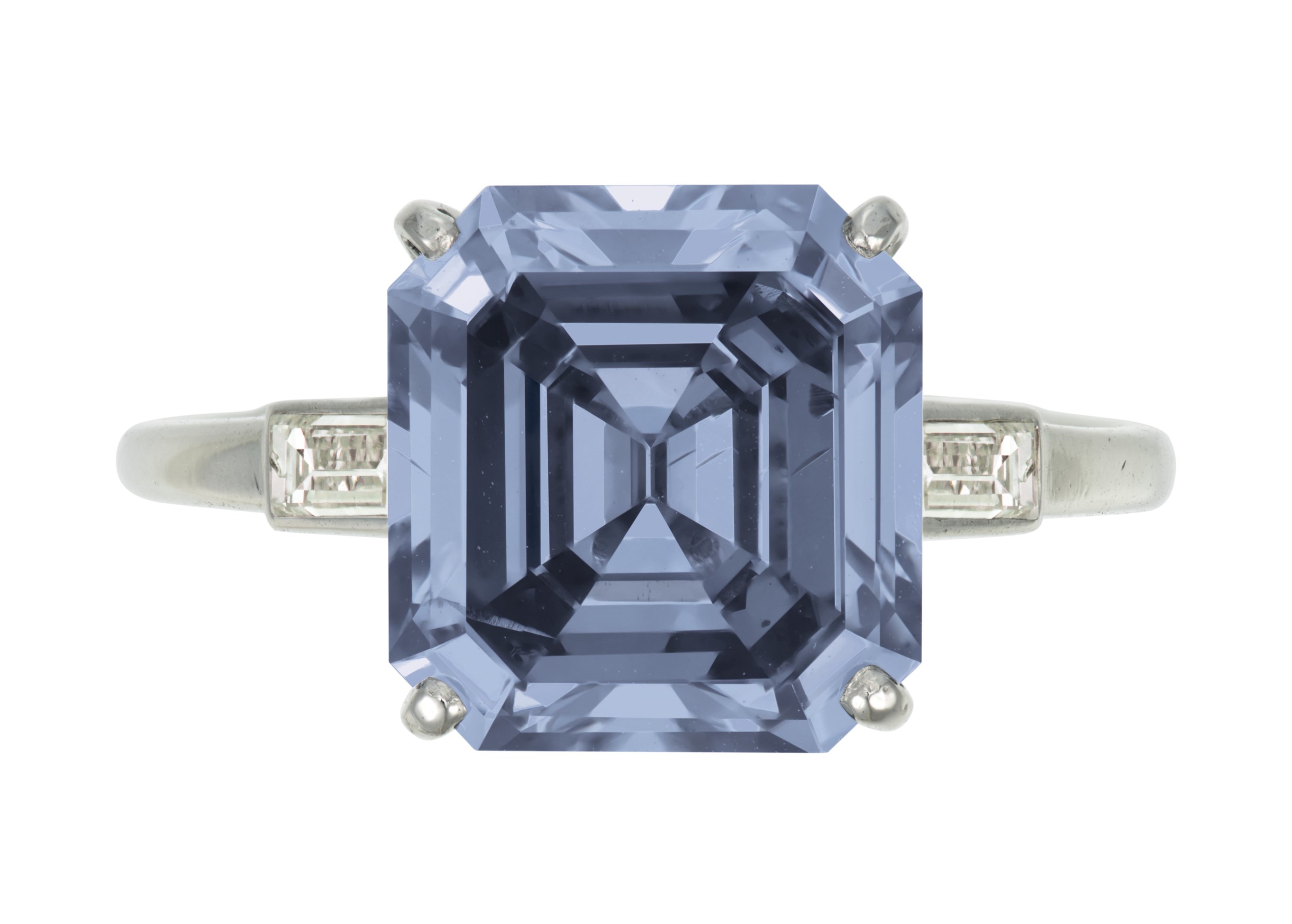 A RARE COLORED DIAMOND RING | Christie's