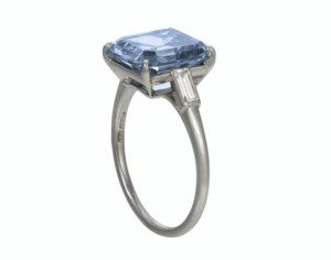 A RARE COLORED DIAMOND RING | Christie's