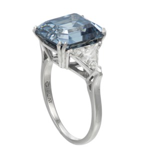 A RARE COLORED DIAMOND AND DIAMOND RING | Christie's