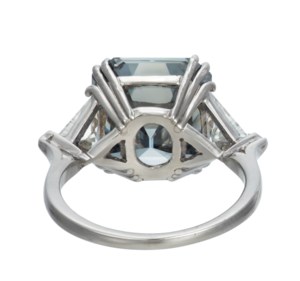 A RARE COLORED DIAMOND AND DIAMOND RING | Christie's