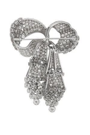 AN ELEGANT BULGARI DIAMOND BOW BROOCH | Christie's