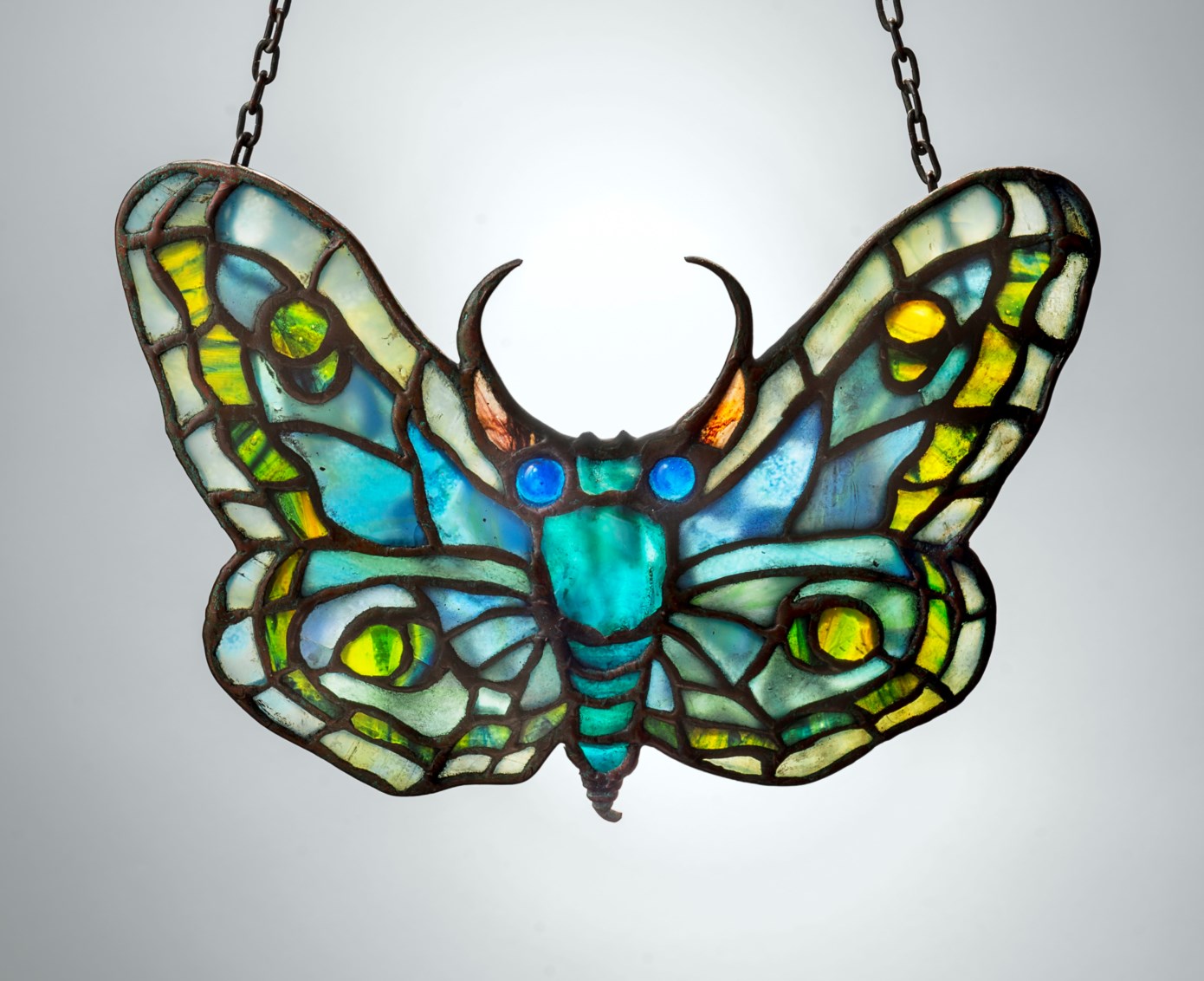 TIFFANY STUDIOS, 'Moth' Lamp Screen, circa 1905 | Christie's