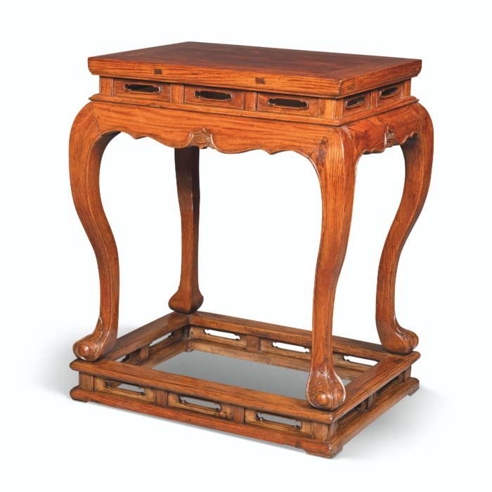 RARE TABLE D'AUTEL EN HUANGHUALI, GONGZHUO