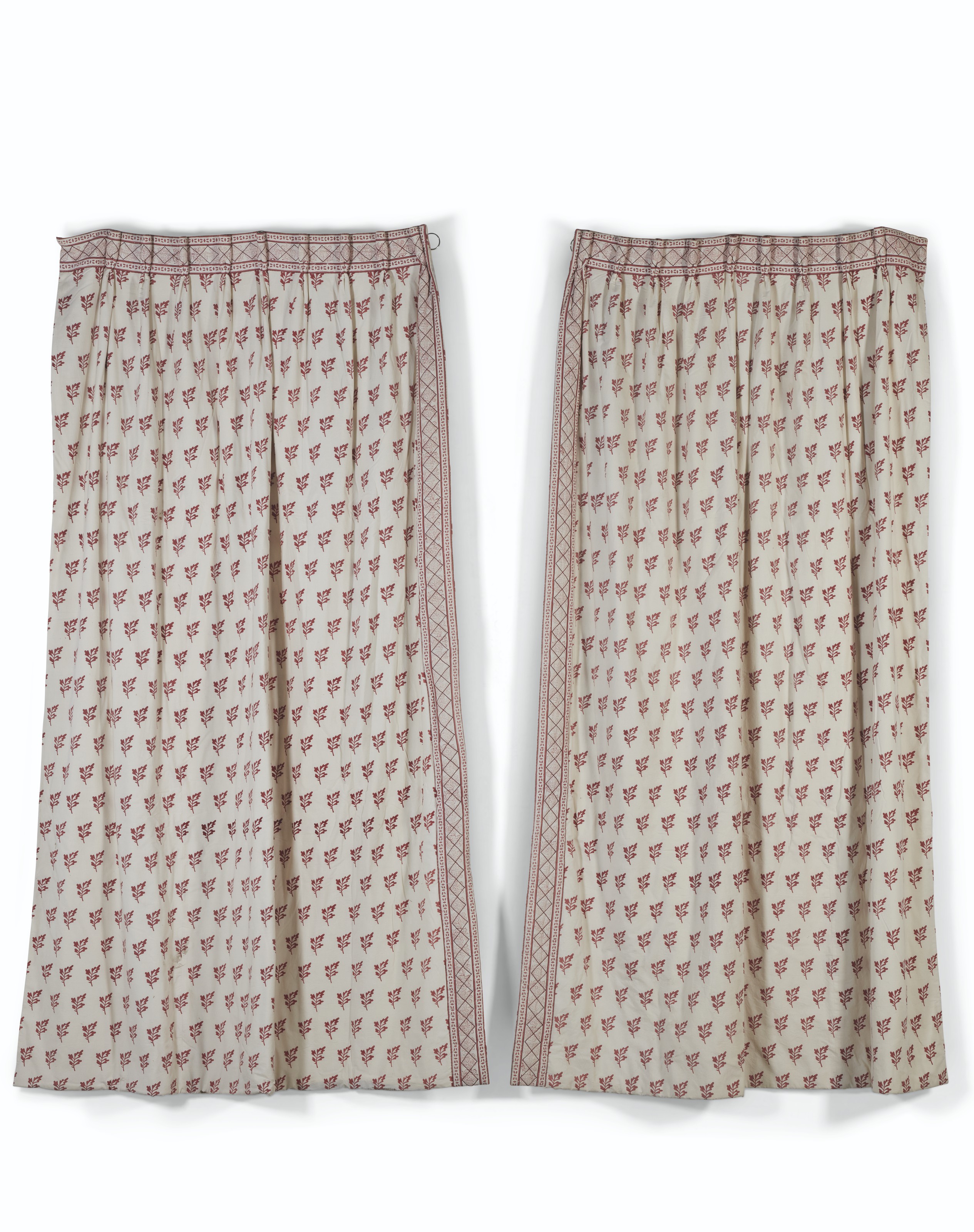 PAIRE DE RIDEAUX MODERNES, XXe SIECLE | Christie’s