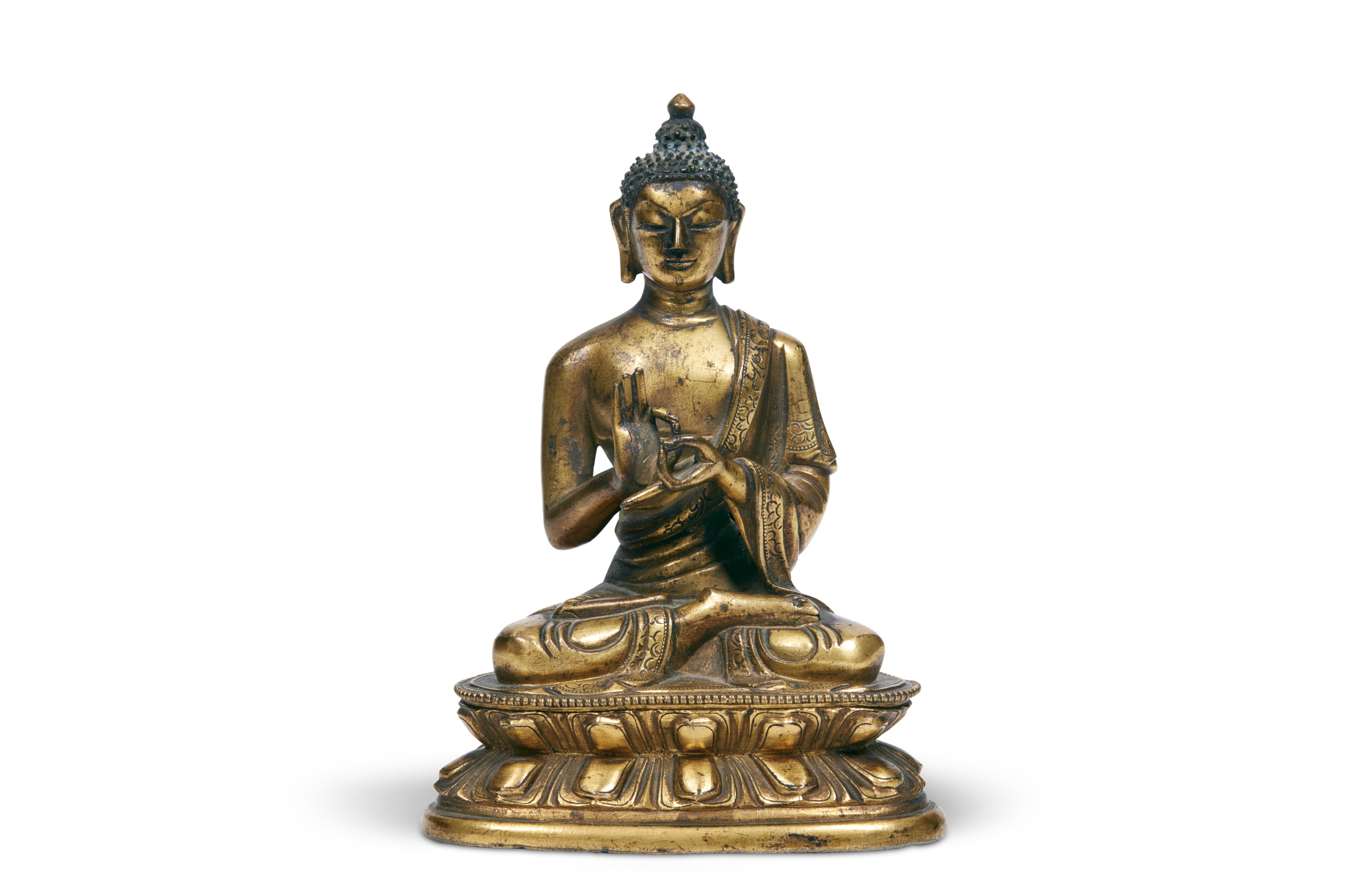 STATUE DE BOUDDHA SHAKYAMUNI EN BRONZE DORE, CHINE, DYNASTIE QING, XVIIIEME SIECLE | Christie’s